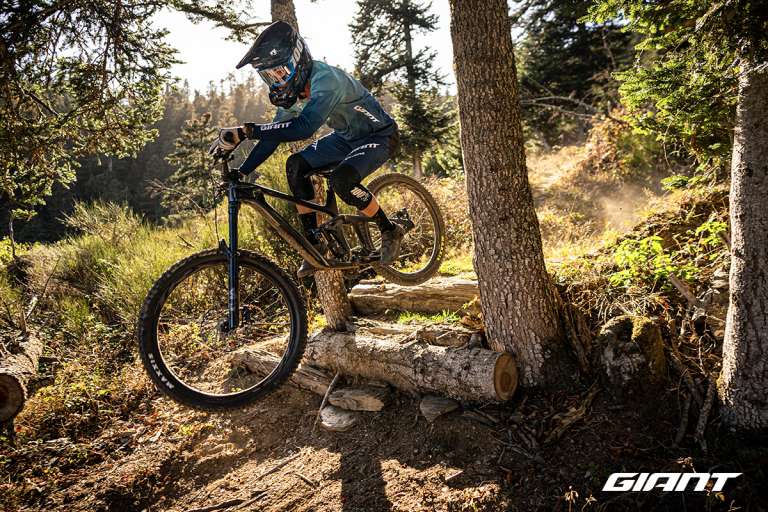 Giant Reign 2023: nuove mountain bike full suspended da enduro.